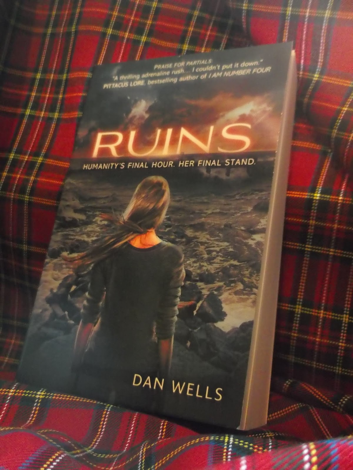 Hills of Books : Ruins (Partials #3) by Dan Wells