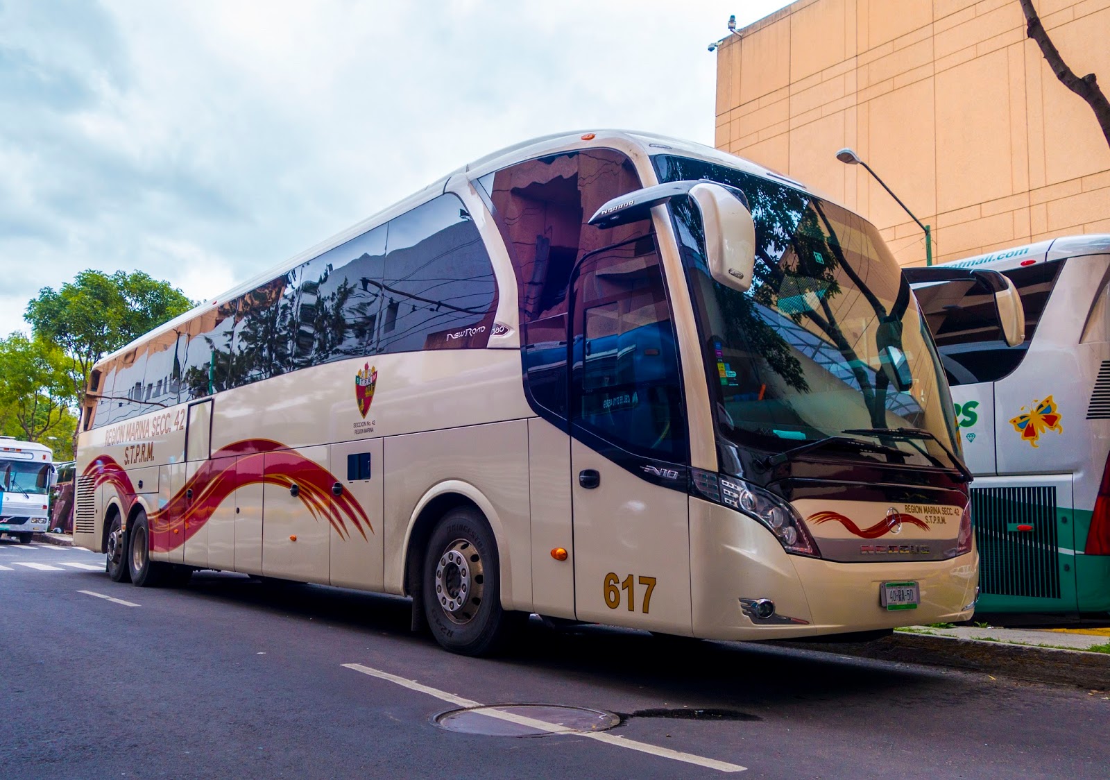 NEOBUS NEW ROAD N10 360 TURISMO EN OMNIBUS.