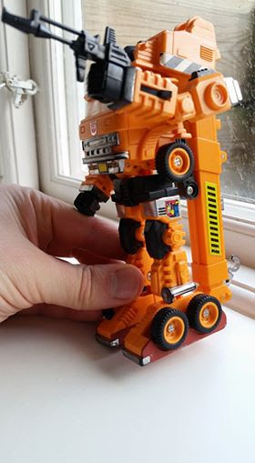 Soundwaves Oblivion: Transformer Toy Archive: Grapple (G1, 1985)