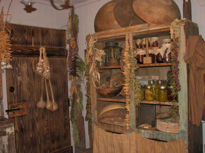 The Old Tattered Flag: A primitive homestead tour.....