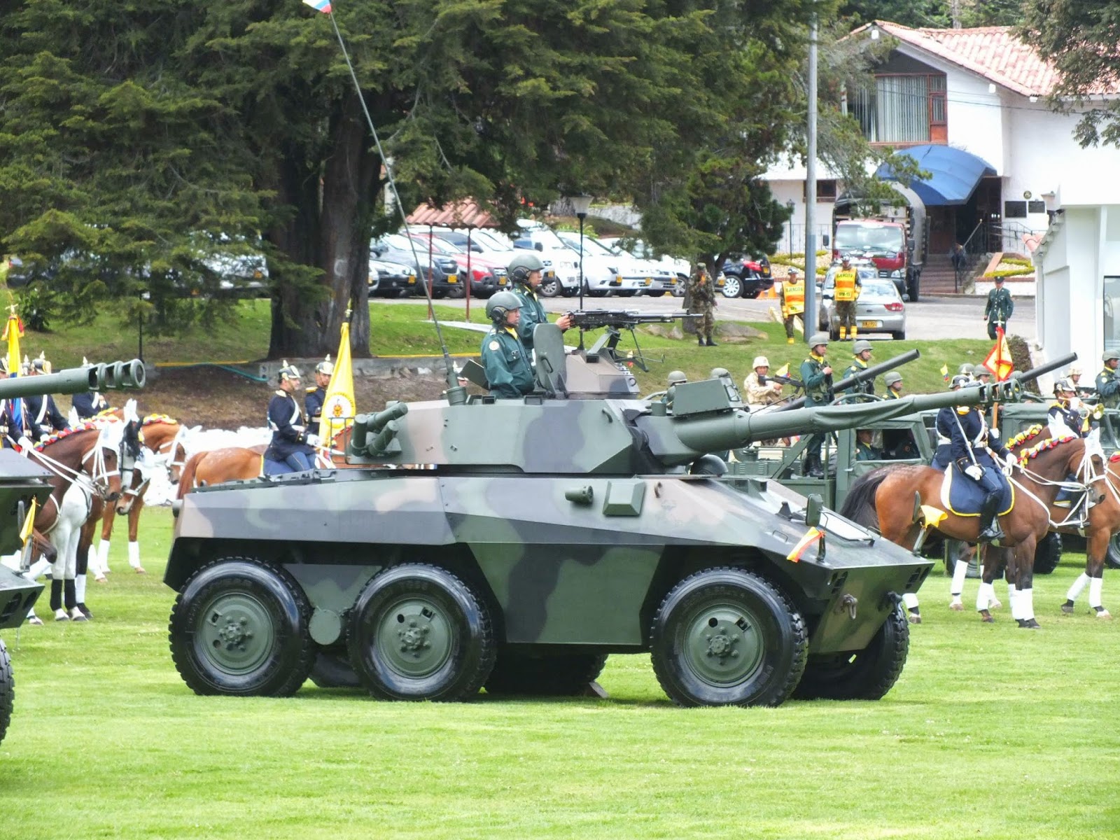 아침안개 군사블로그: 브라질의 장갑차 EE-9 Cascavel