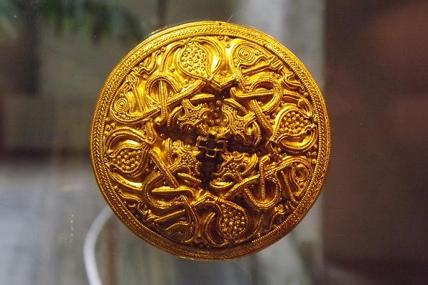 The Lost Fort: Shiny Things from Viking Times - The Gold Treasure of ...