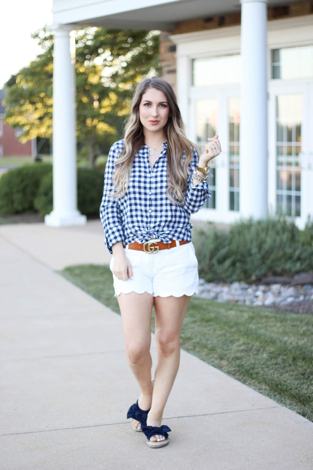 PREPPY SUMMER OUTFIT || WHITE SCALLOP SHORTS & GINGHAM TOP | A Classy ...