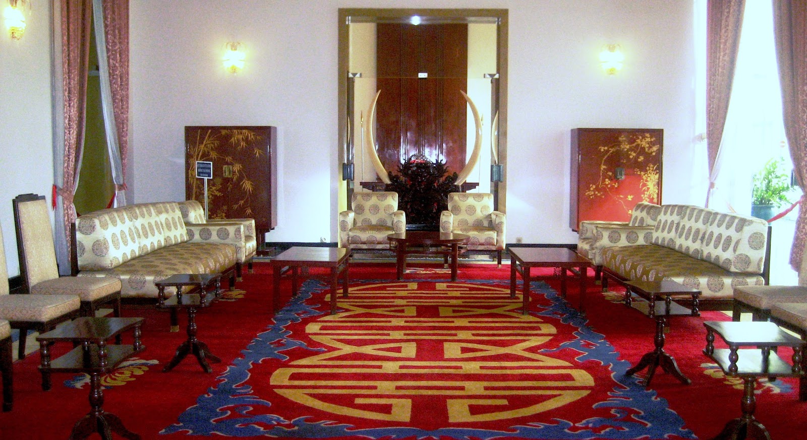 French & Roses: THE REUNIFICATION PALACE, HO CHI MINH CITY