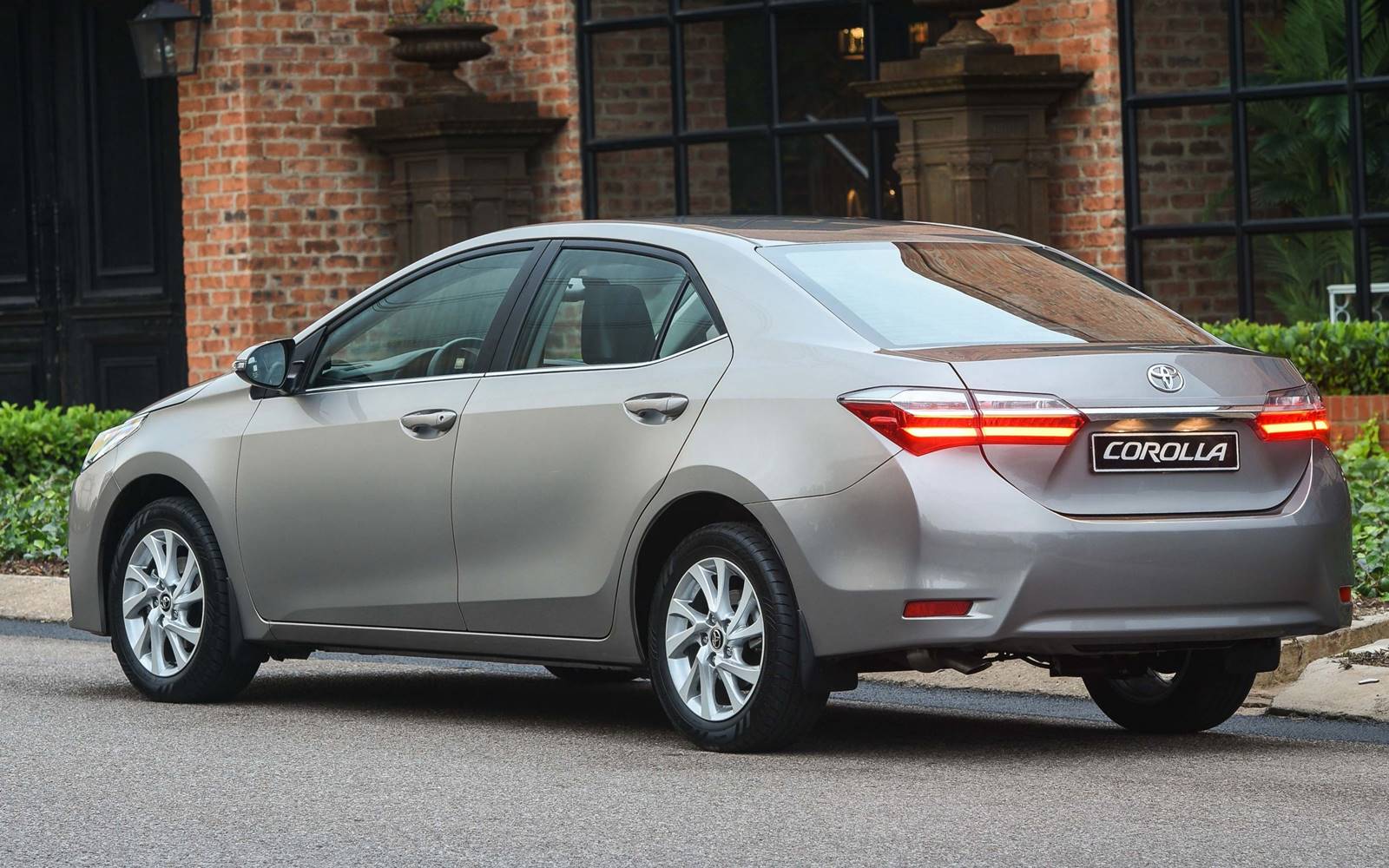 Toyota Corolla 2018 ficará mais suave e seguro, e mais caro