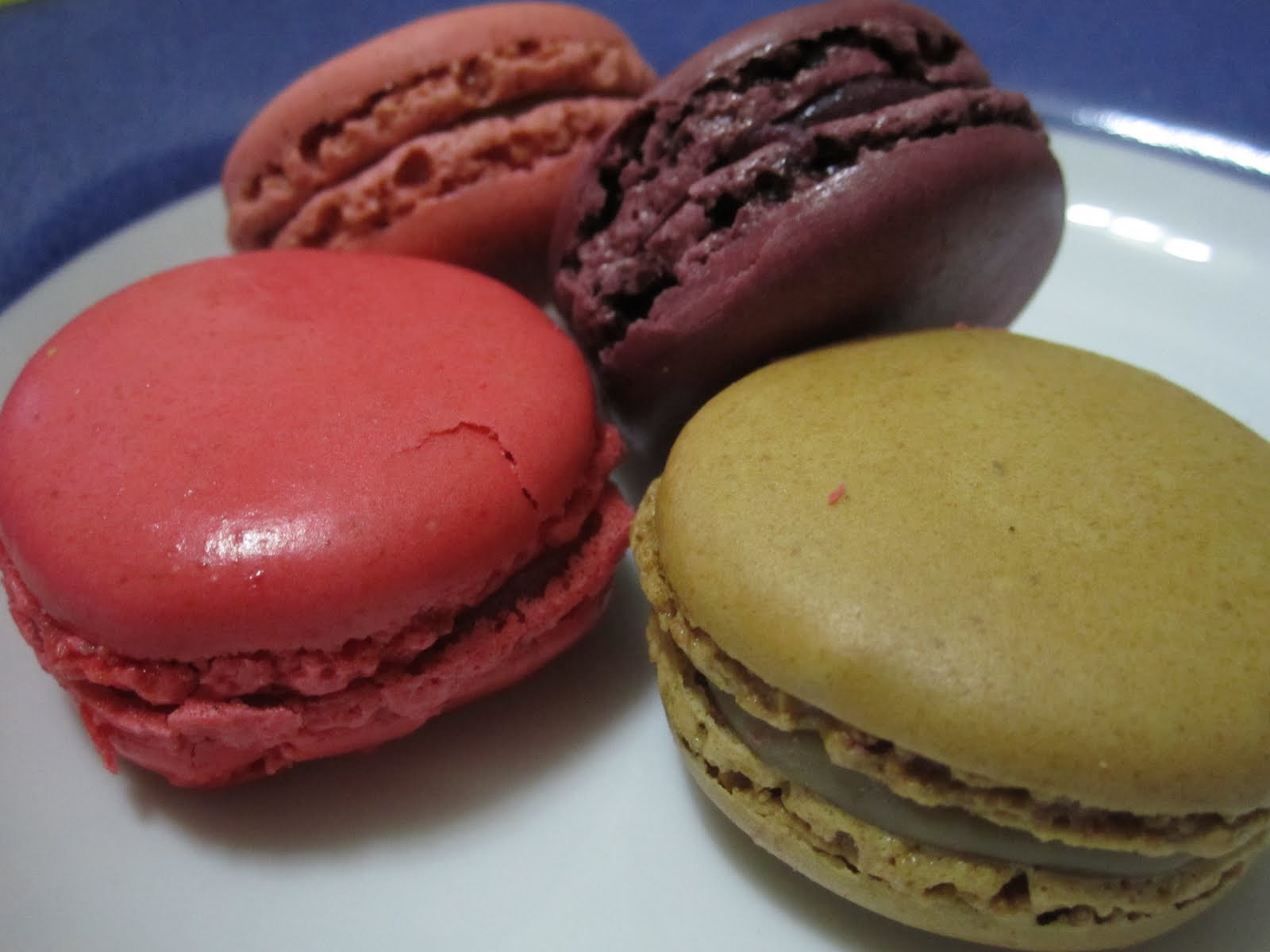 Brian's Taiwan: Really expensive macarons!