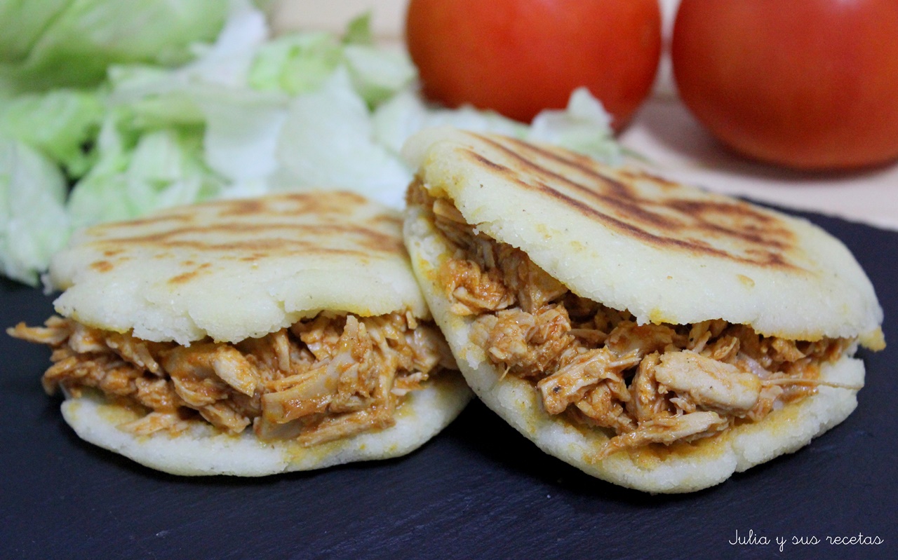 JULIA Y SUS RECETAS: Arepas con pollo mechado