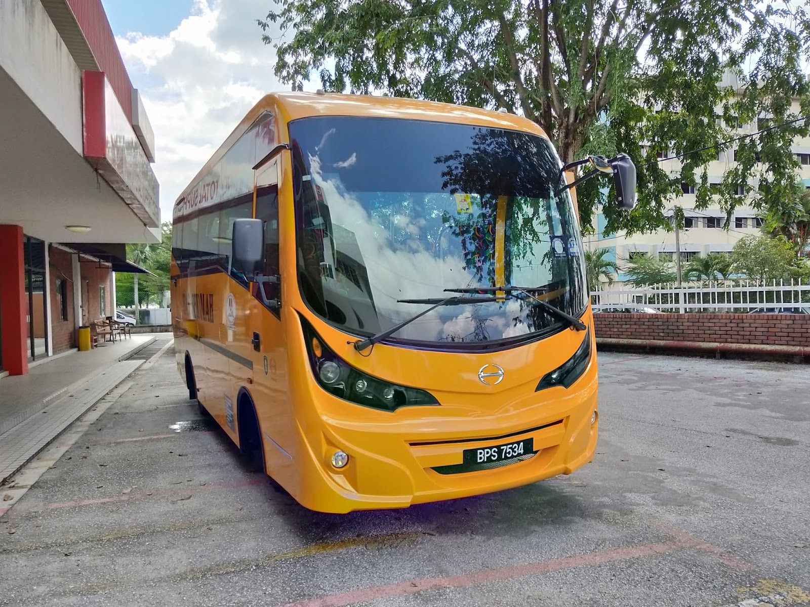 Motoring-Malaysia: HINO Malaysia Hands Over School Bus to The Community ...