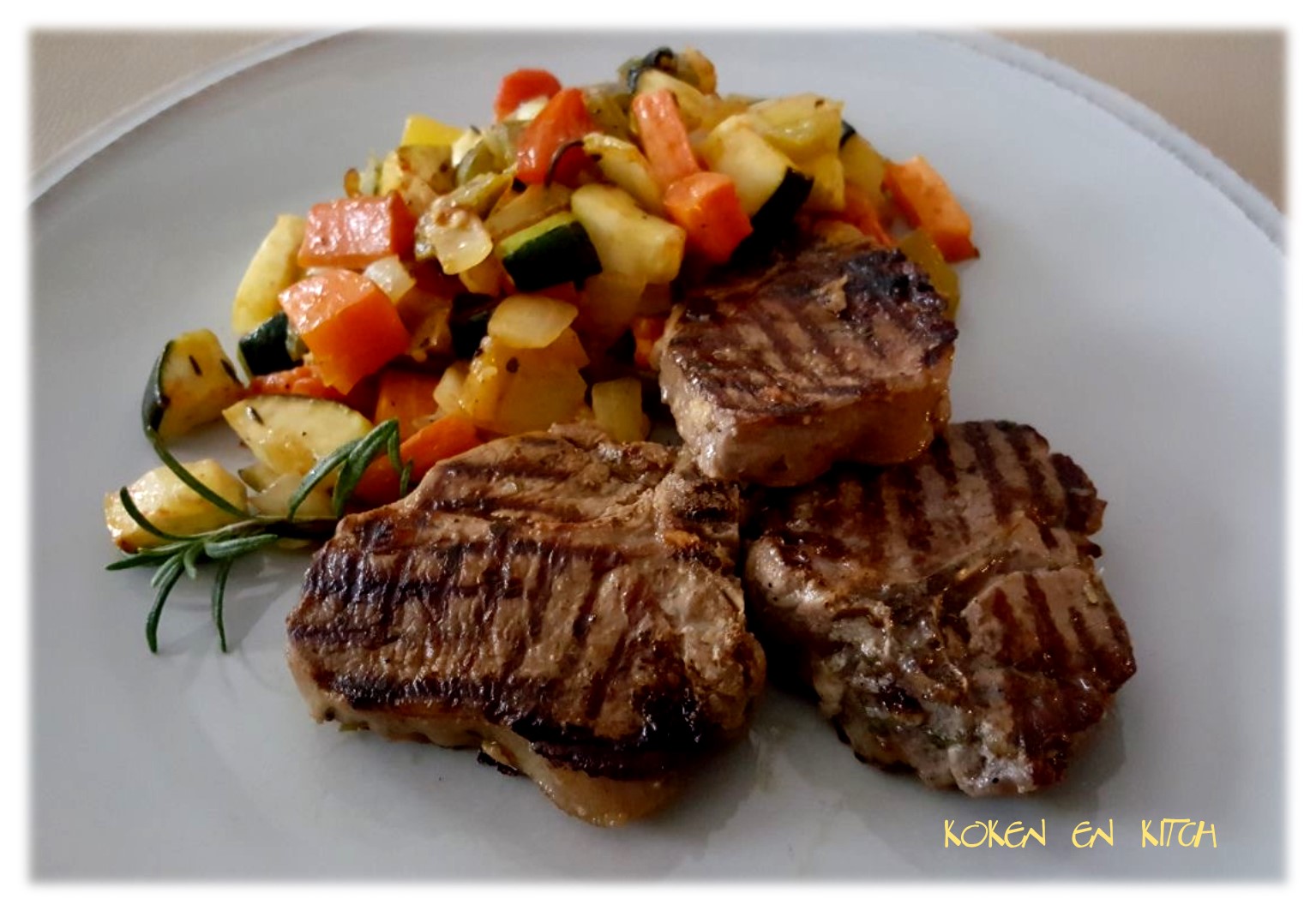 Gemarineerde en gegrilde lamskoteletjes