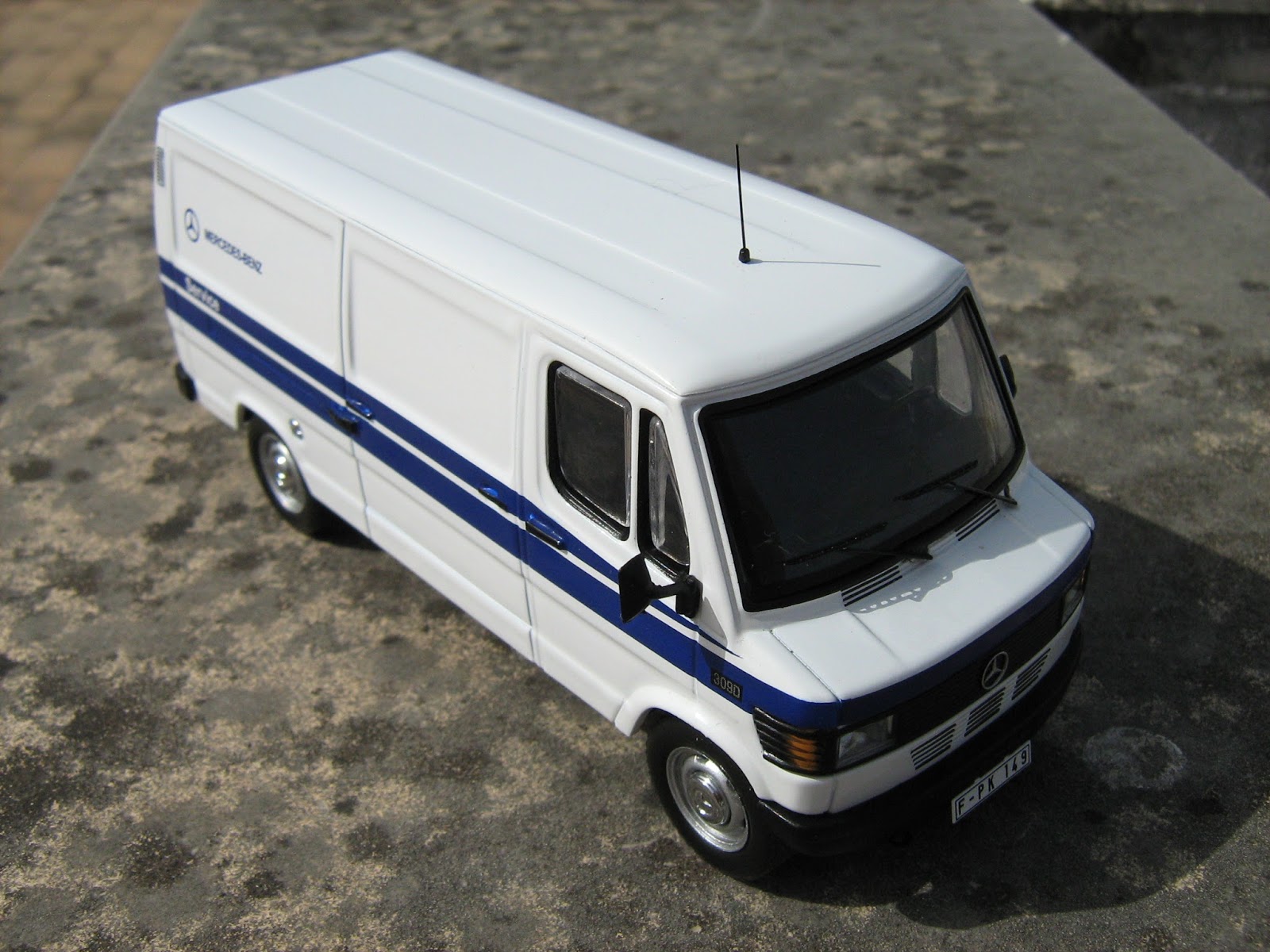 El Garaje Algabeño: Mercedes Benz T1 309D "Service Mercedes" de IXO