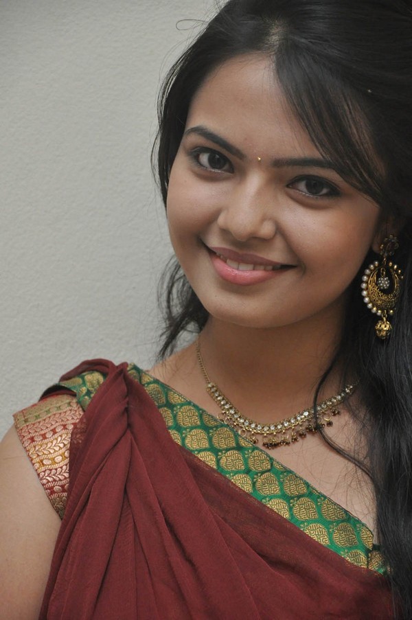 Mereena New Cute Stills | Tollywood,Kollywood Movie Wallpapers,Working ...