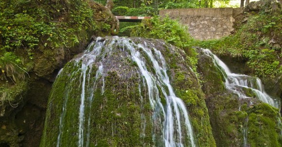 THE WORLD GEOGRAPHY: 8 Unique Waterfalls Around the World