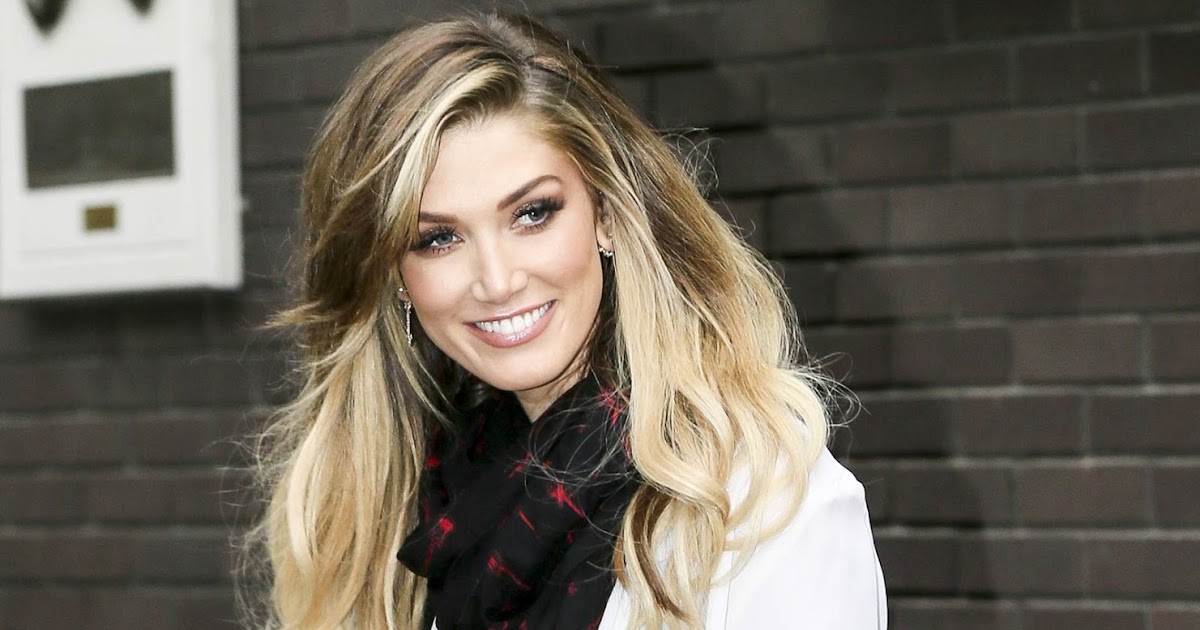 Lovely Ladies in Leather: Delta Goodrem in leather pants