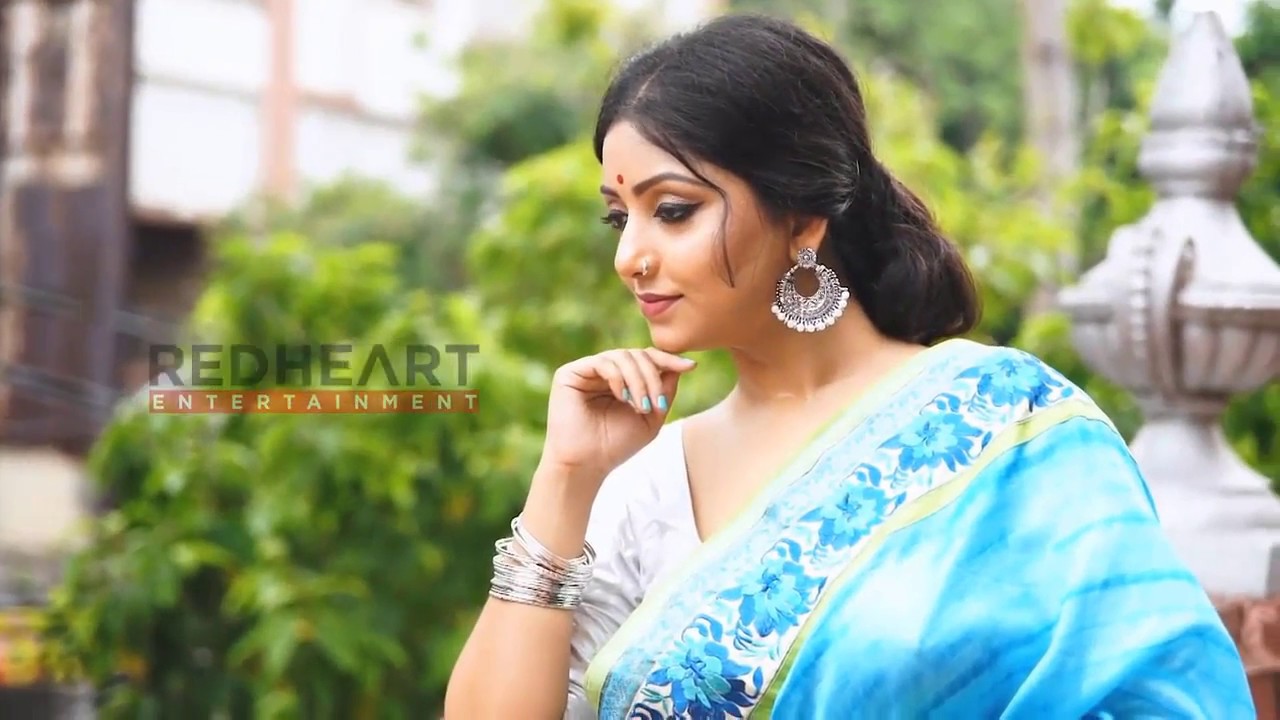 Hottest Internet Sensation Rupsa Saha: Stunning Saree Image Collection ...