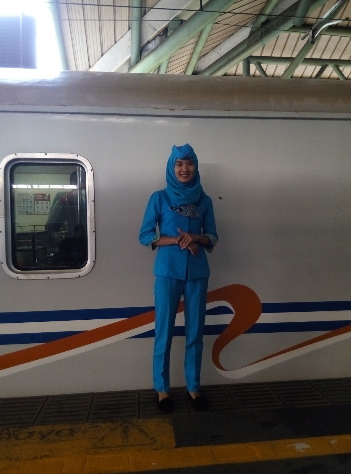 Pramugari Kereta Api