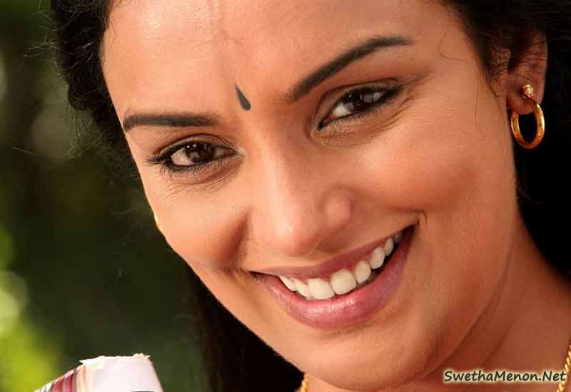 Mallu Actress Swetha Menon: Hot Swetha Menon in Rathinirvedam Photos