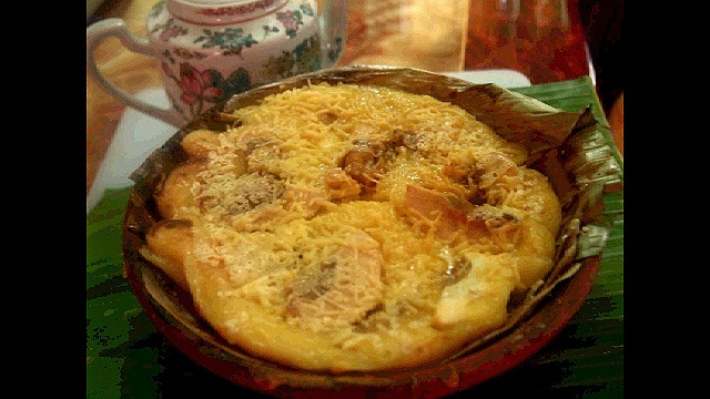 Tagalog Kitchen: Pag Gawa ng Bibingka Galapong na Niluto sa Uling