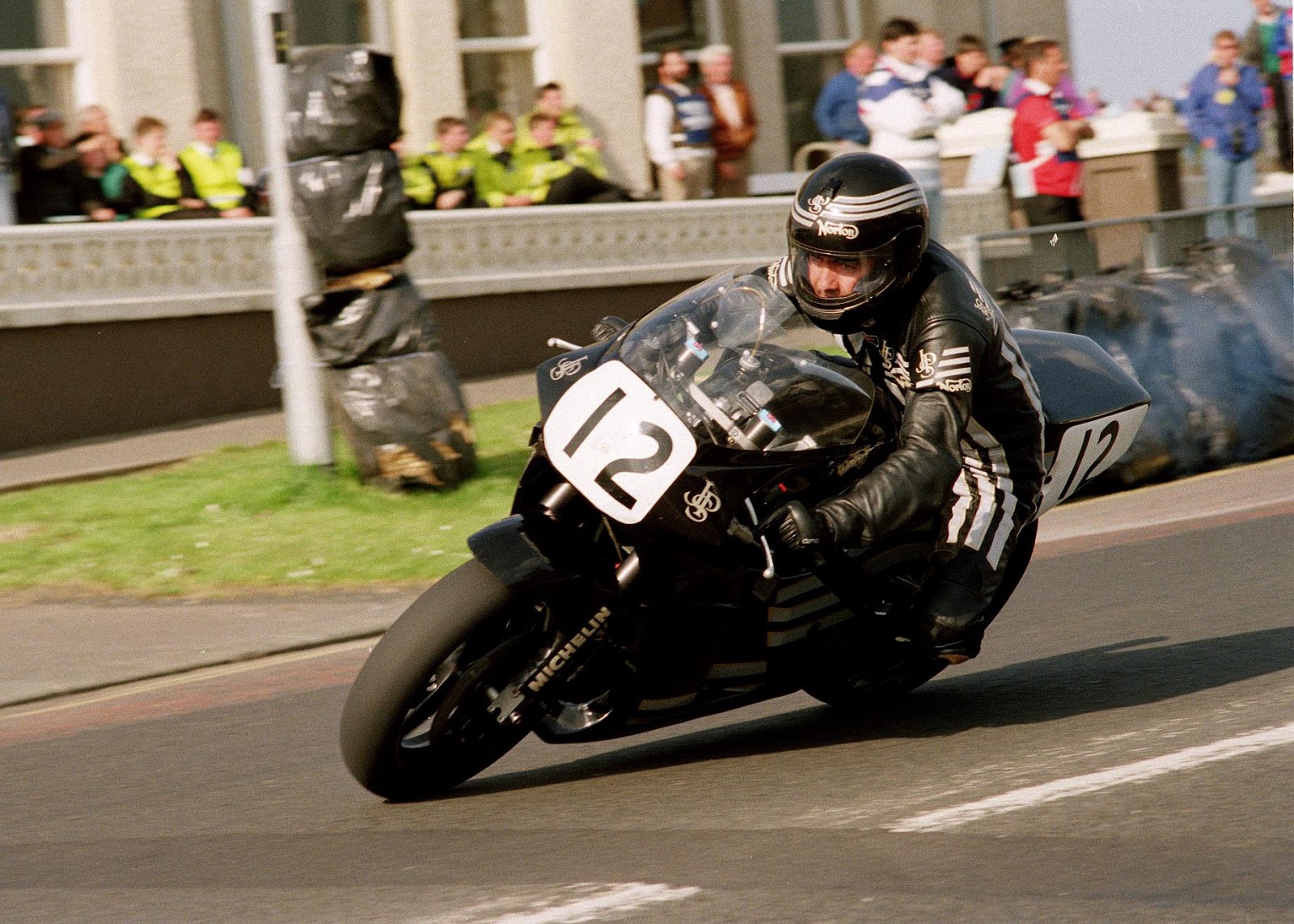 KRAFTSTOFF MOTOMANIA LIFESTYLE BLOG: März 2017