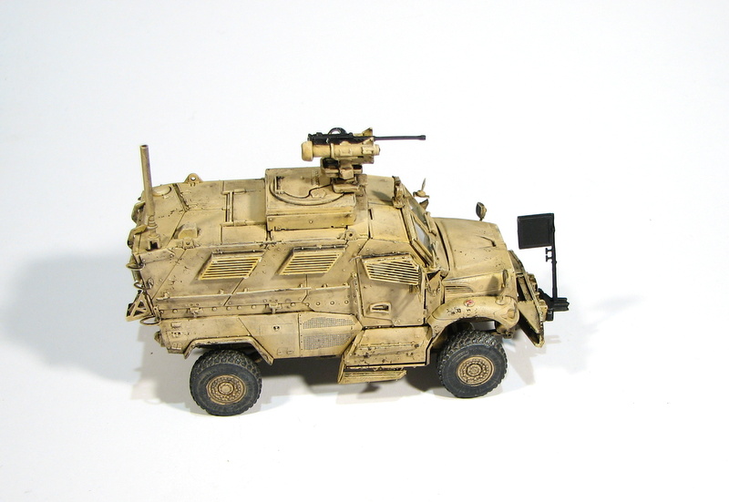 Gulumik Military Models: M1124 MaxxPro with CROWS II 1/72