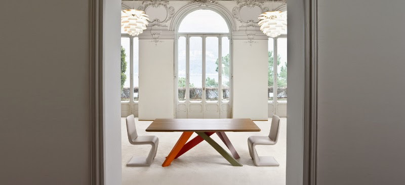 LAUsNOTEbook: A big table with great personality