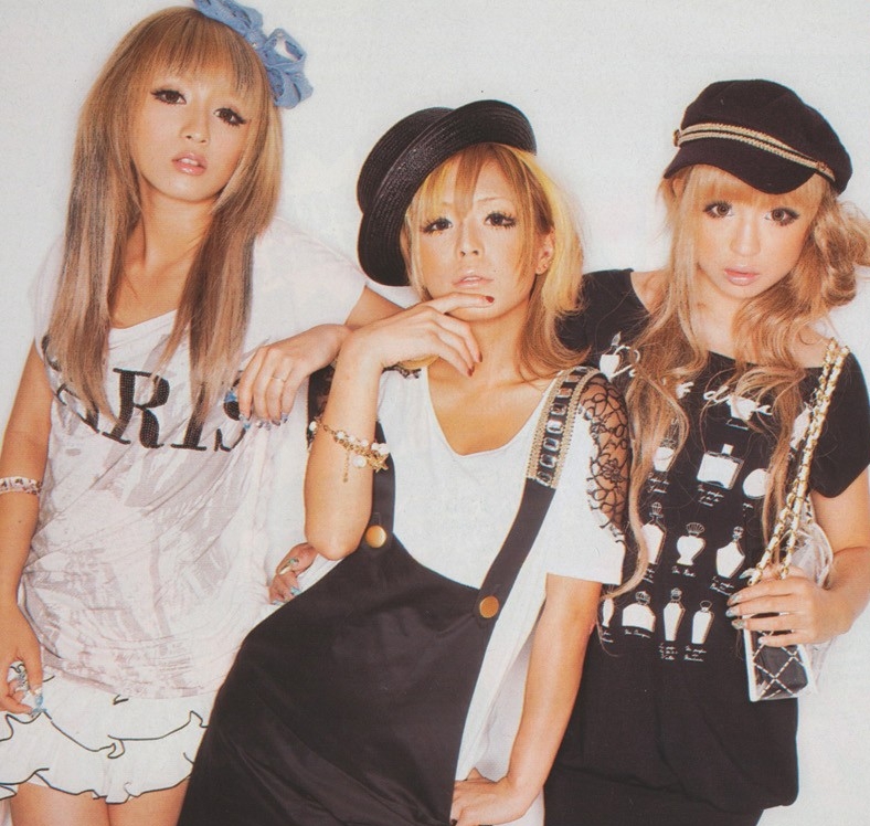 Teka, Urara ...: GYARU- Le basics