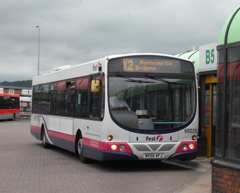 Southern England Bus Scene: Mancs down South....