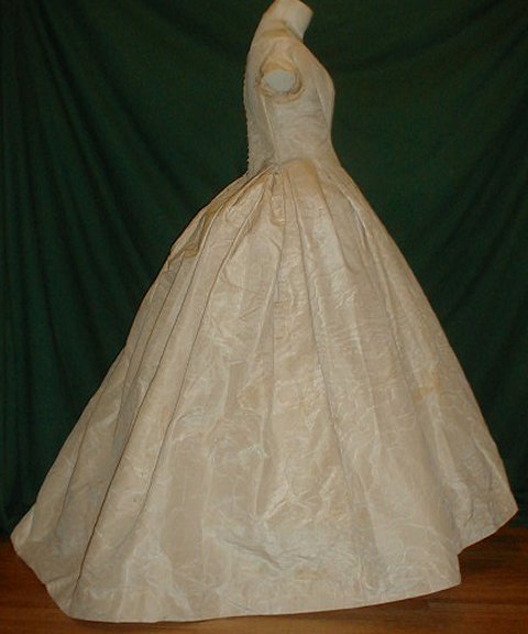 All The Pretty Dresses: Cream colored Ball Gown from the 1840's