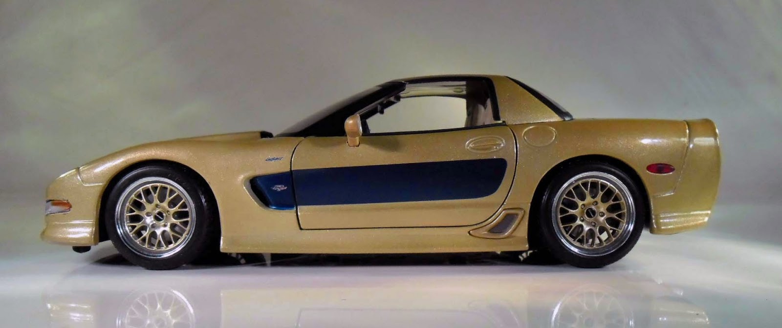 Auto GALERIA 1:18 Eddie: Chevrolet Corvette 2003 Guldstrand "Signature ...