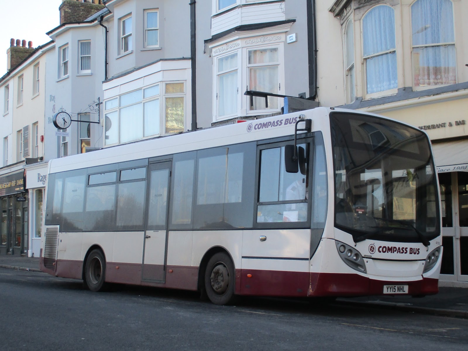 Lous bus pictures: Compass Bus return to the 125