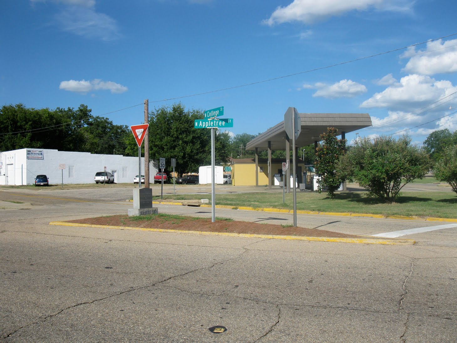 Eccentric Roadside: A slight case of blockage: the World's Smallest ...