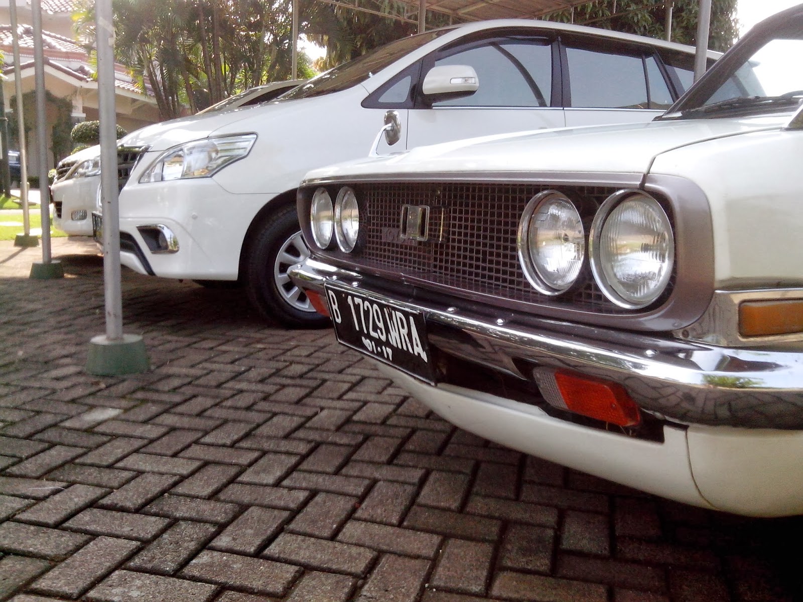 Bangun Toyota Corona Deluxe RT80 tahun 1970 Antik dan Klasik