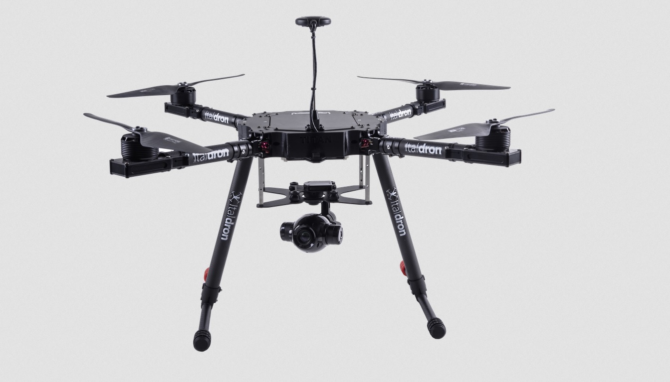 IL CENTRO di Arese sorvegliato da un drone ITALDRON | Quadricottero News