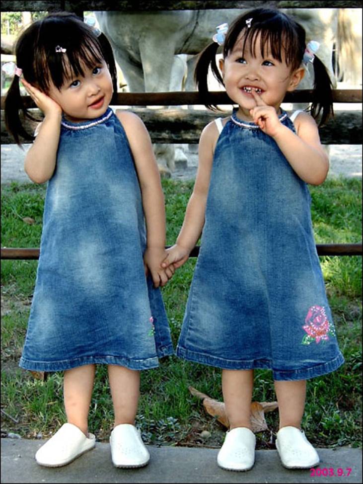 Blog Snaps: Cute and the most identical Twins of the world