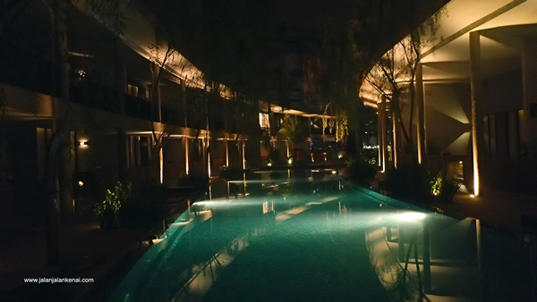 Bersantai di Hotel Neo Green Savana by Aston Sentul City