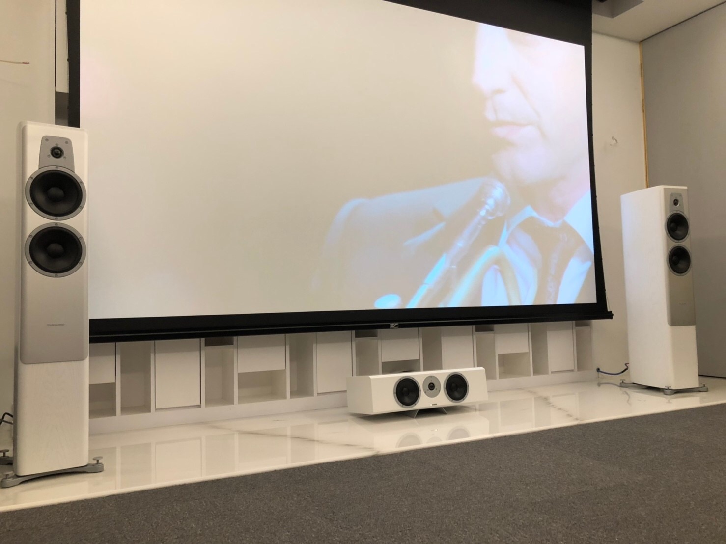 穩力音響 audio/video design 用音樂來感動這個世界: 愛家的浪漫～～Dynaudio Contour 30 專用視聽室