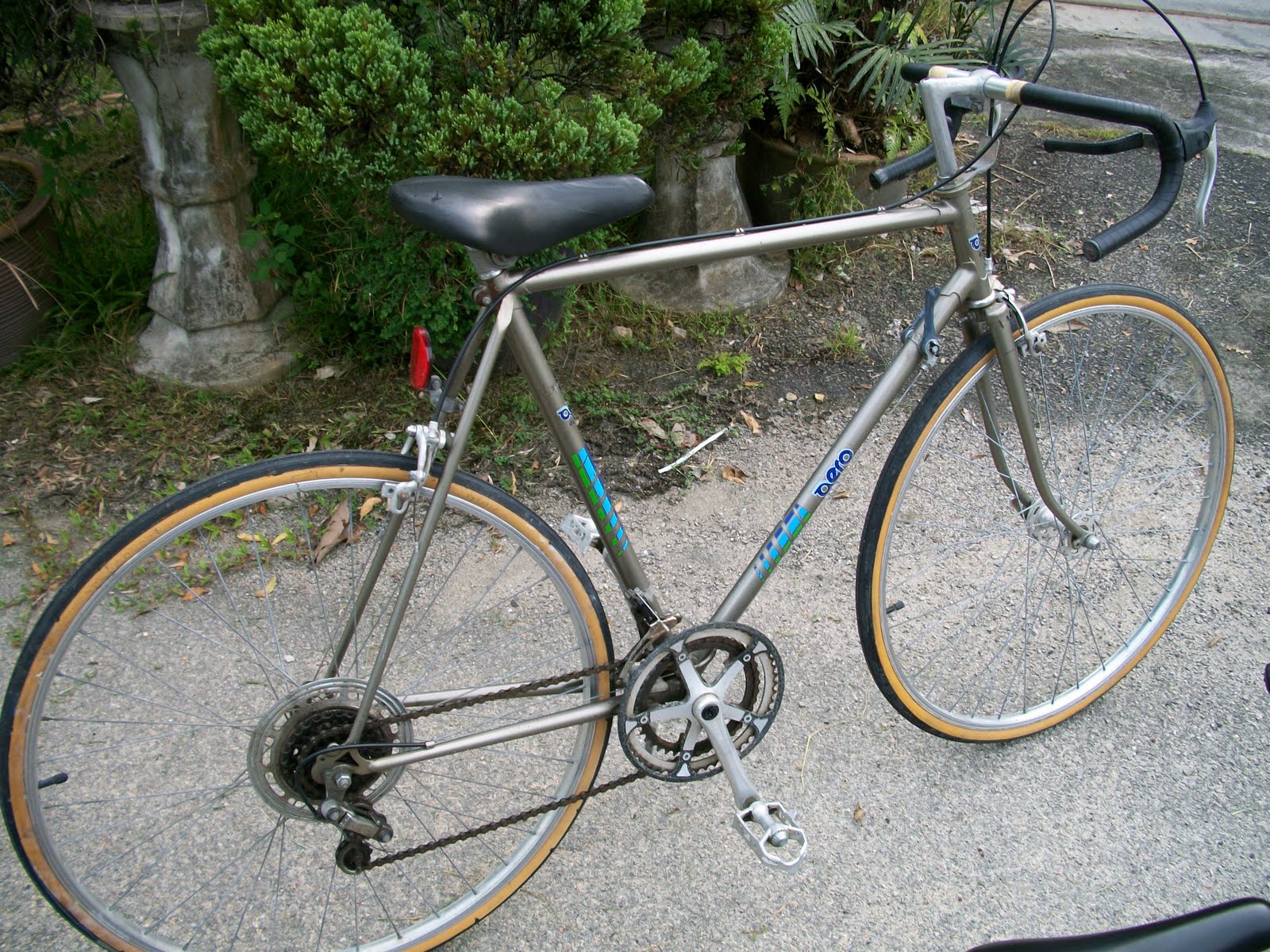 collectible items: Vintage Shimano AERO Dynamic Racing Bike / Bicycle