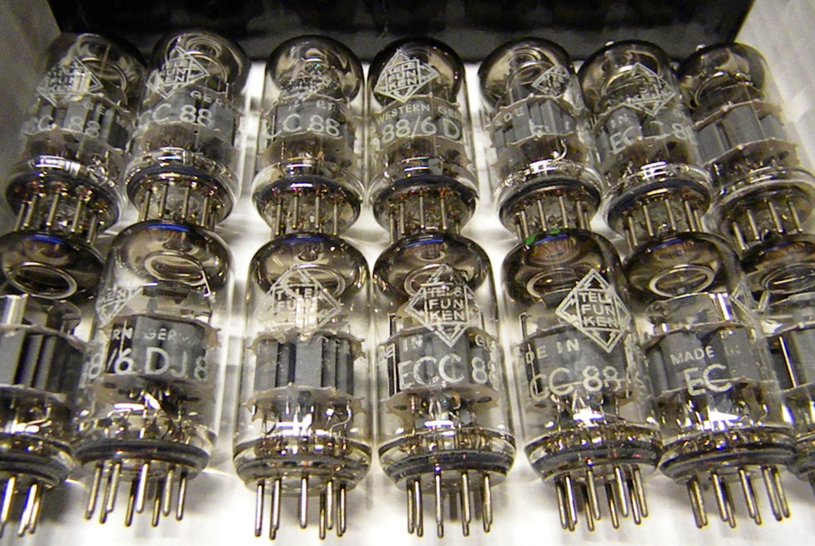 NOS Tube Store: TELEFUNKEN ECC88 / 6DJ8 ( )