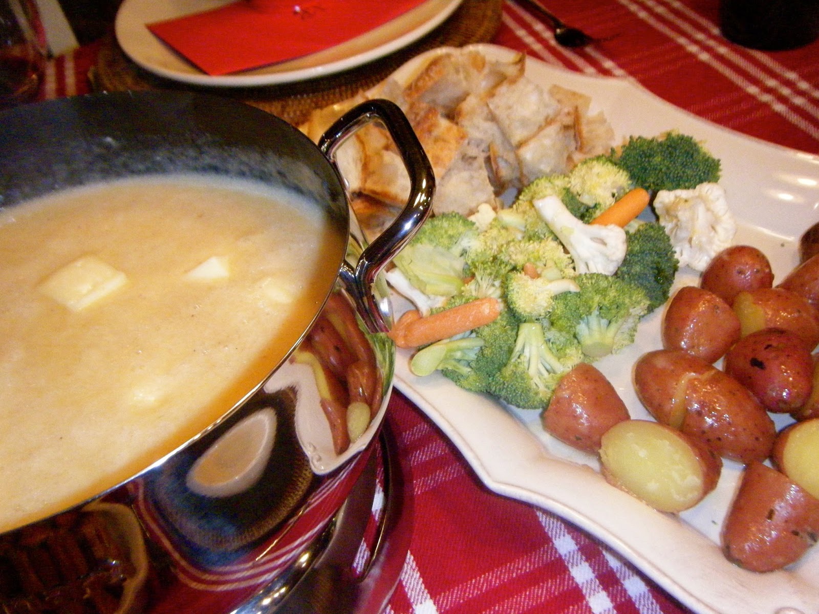 Katie-Kate's Kitchen: Traditional Swiss Fondue