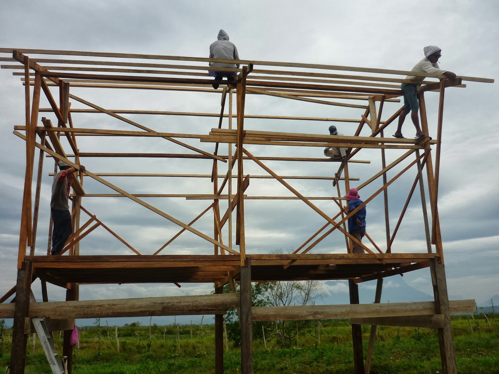 Disini dalam lingkaran ini: Pondok kecil di tanah pantai hari ke 2.