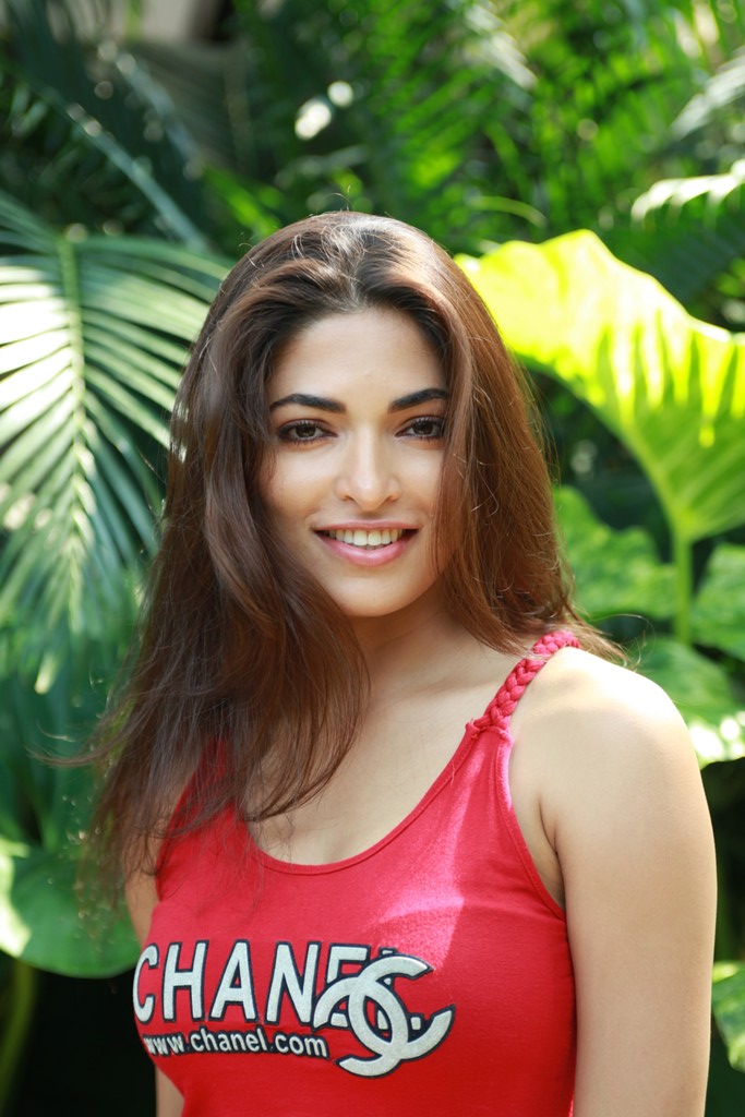 Parvathi Hot Photos Stills Gallery | Tollywood