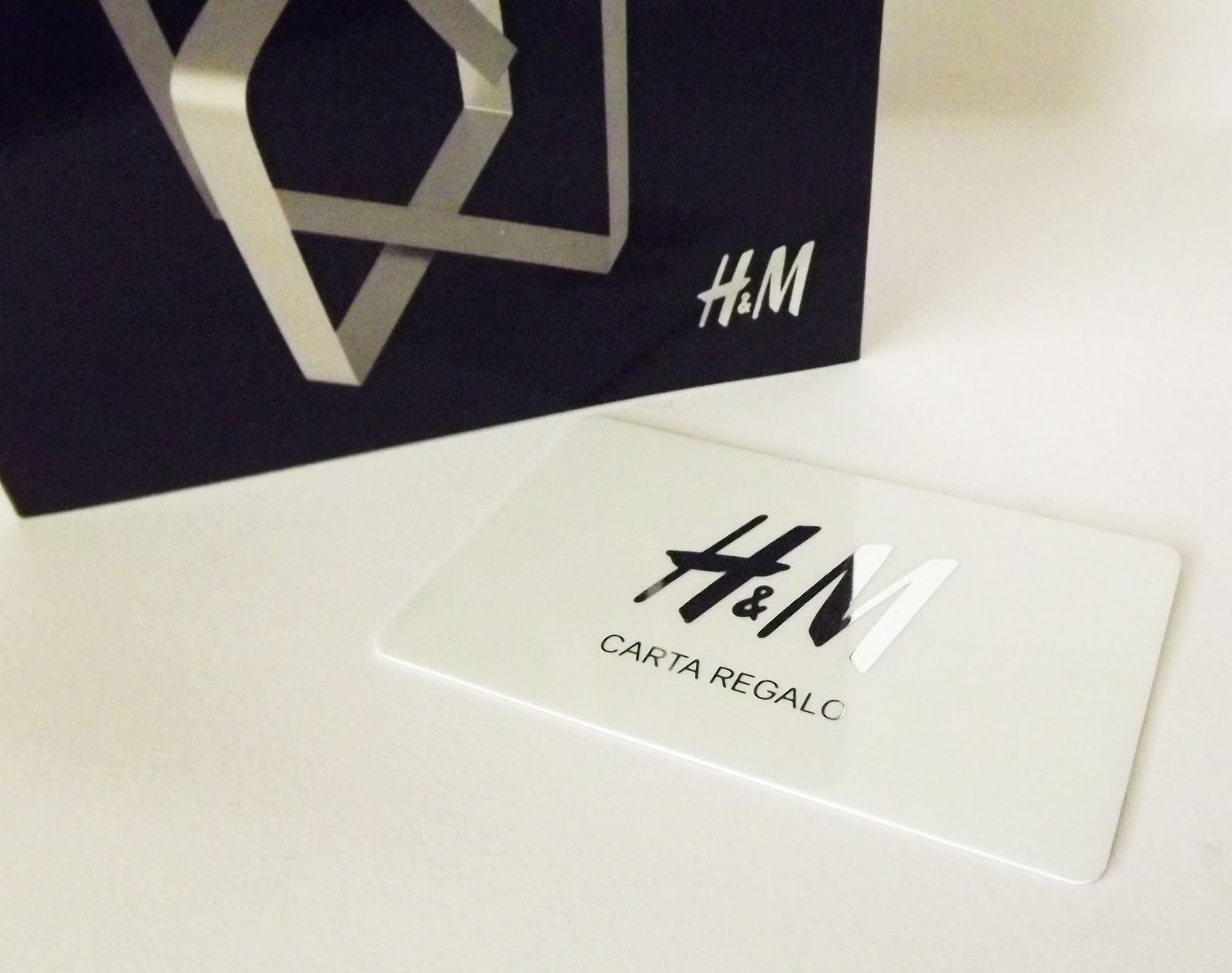 win h&m gift card - La Ragazza dai Capelli Rossi - Fashion & beauty blog