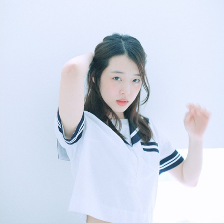 Sulli releases more sneak peeks into her photoshoot with Rotta