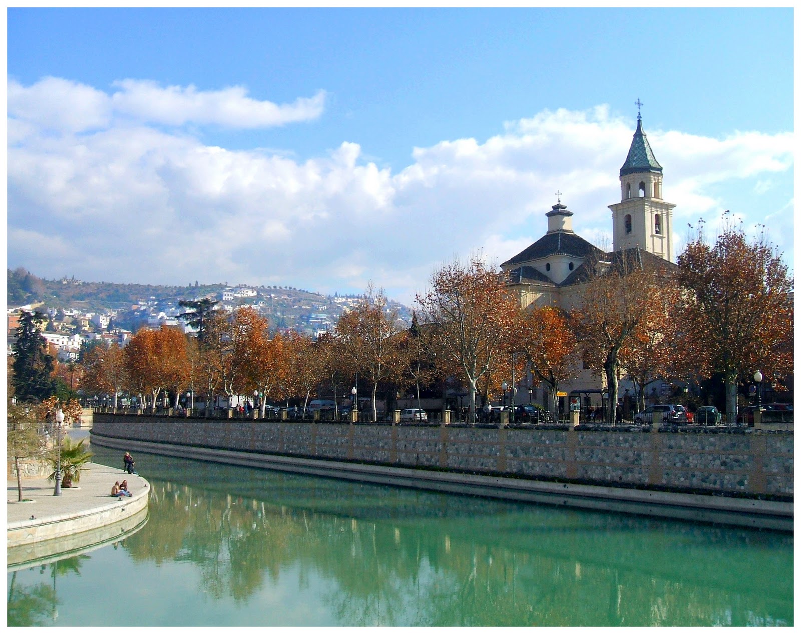 Un paseo por mi vida: Granada, Paseo por el río Genil, sobre el puente.