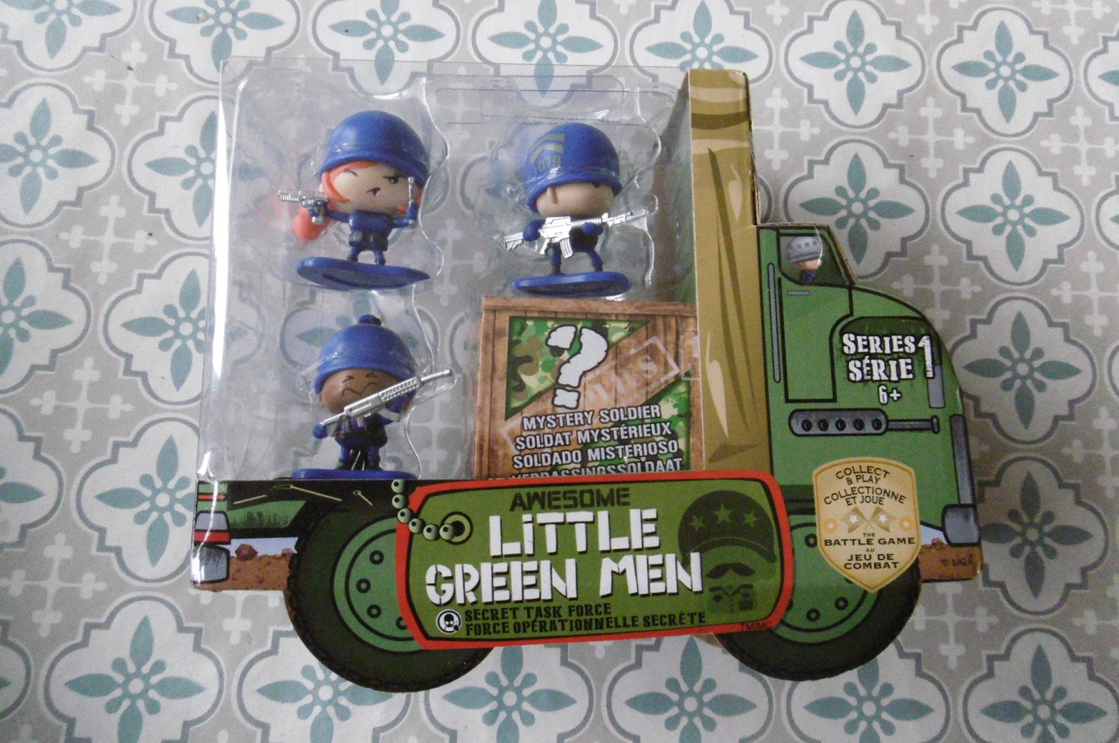 Madhouse Family Reviews: Awesome Little Green Men review