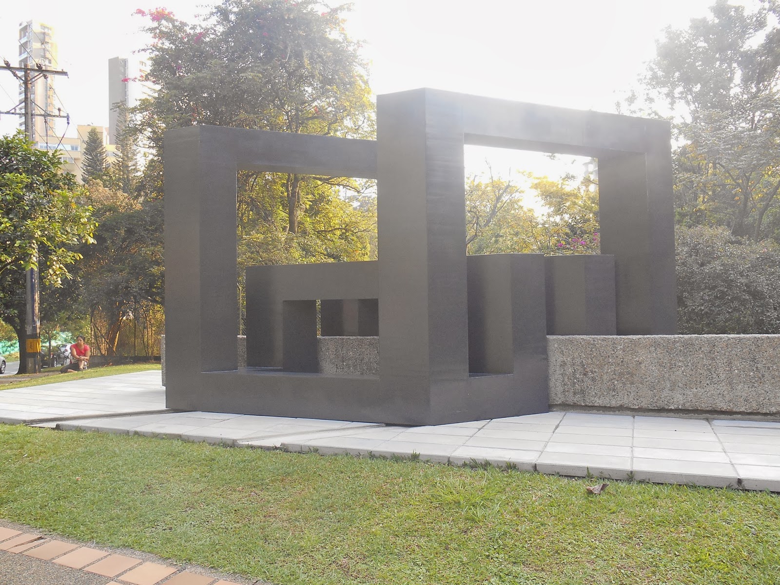 Esculturas de Colombia: Hexaedro Rotado - Ronny Vayda