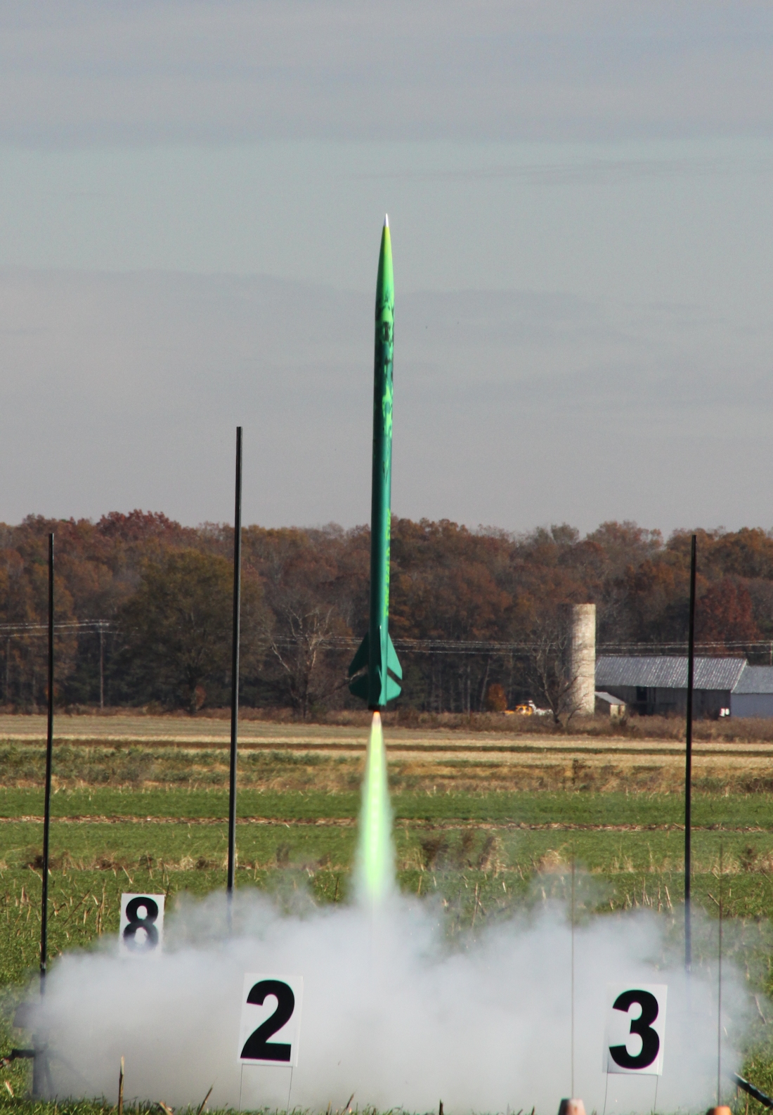 Sky and Rockets: Random Rocket - Emerald Fire