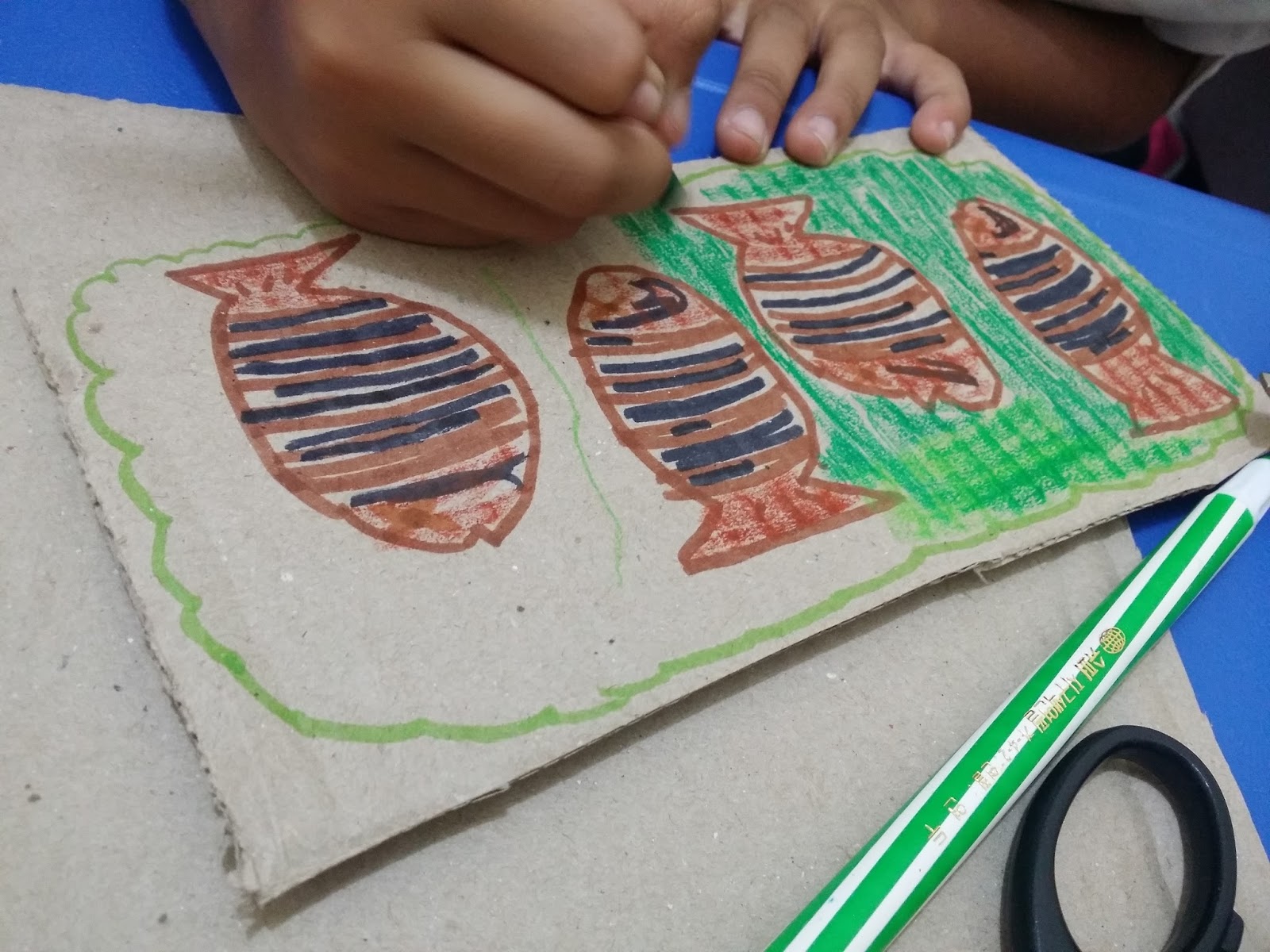 HAND CRAFT: membuat mainan anak dari kertas karton(2)