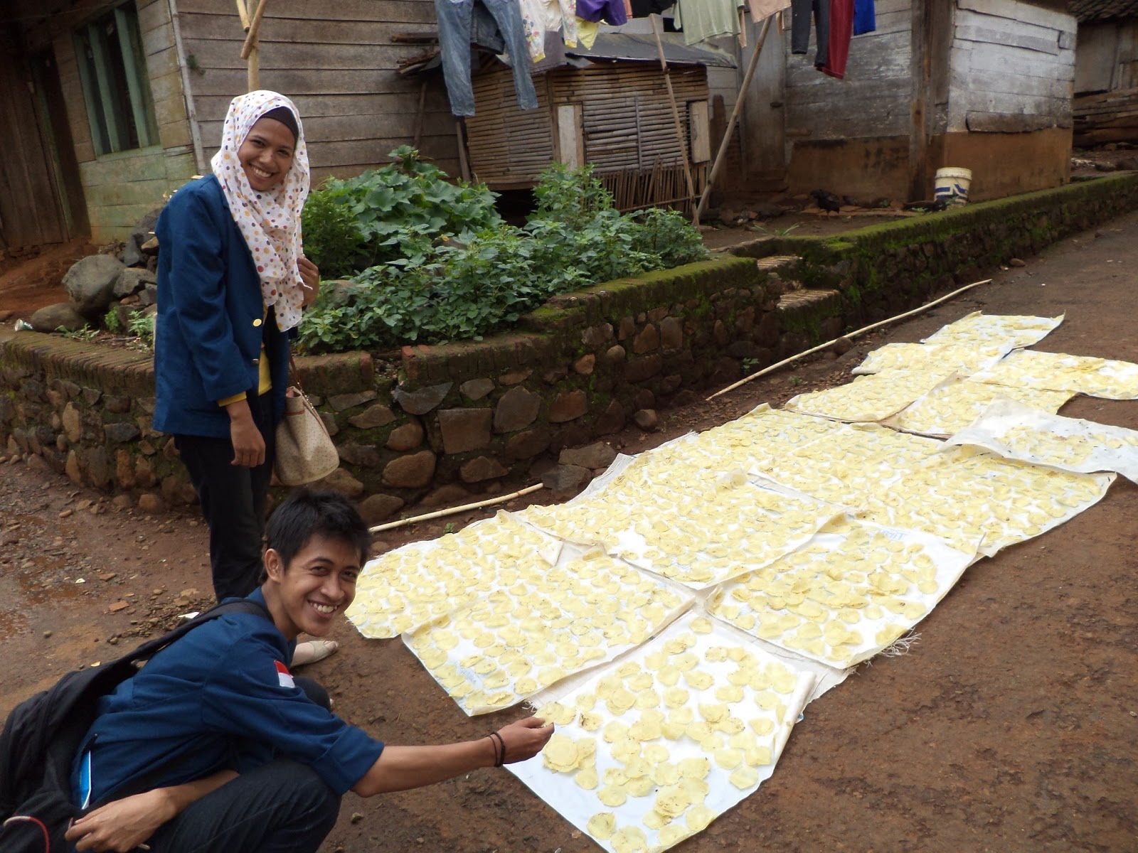 Pengrajin Emping Melinjo - desa kepuh limpung batang