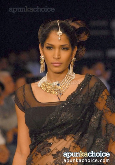 SHE FASHION CLUB: Bollywood Actress Ramp Walk In Lehenga