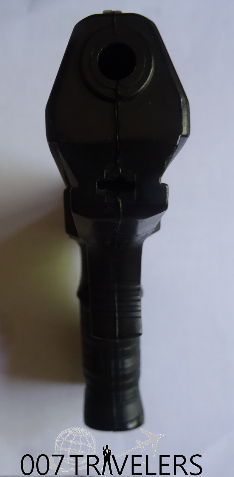 007 Item: 007 Walther P99 toy gun - 007 Travelers